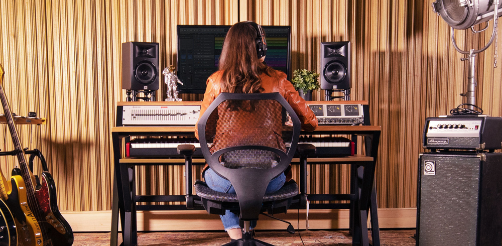 Wavebone Studio Furniture：Studio desks, Workstation, Ergonomic Chair